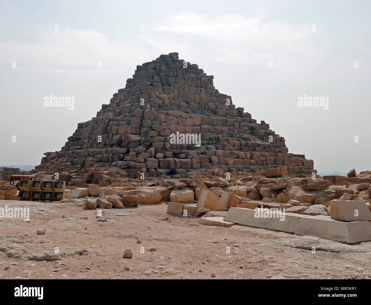 Egyptian burial tomb pyramid hi-res stock photography and images - Alamy