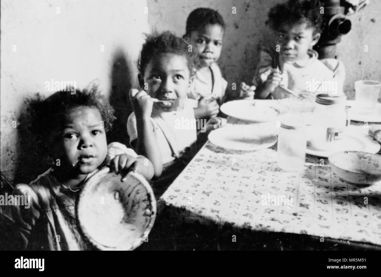 African american children 1940s hi-res stock photography and images - Alamy