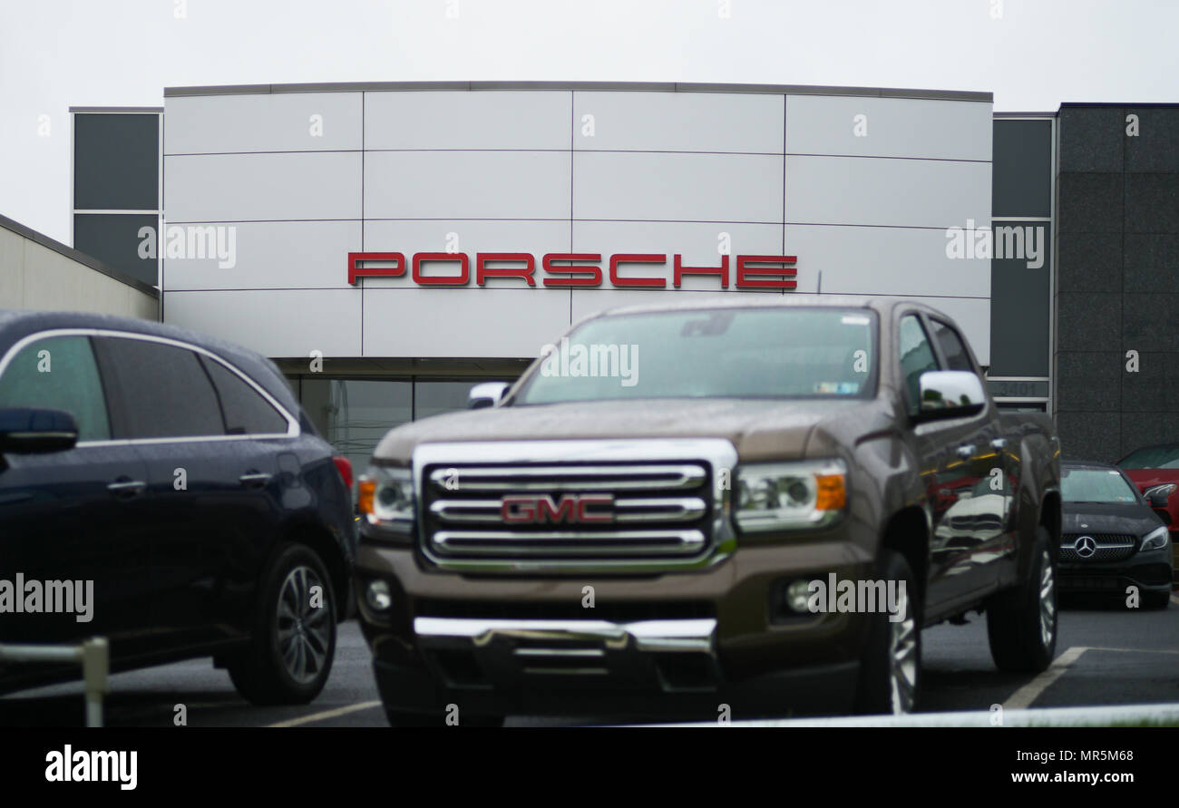 Porsche lettering hi-res stock photography and images - Alamy