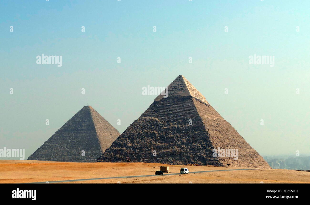 (Left) Pyramid of Khafre (Chephren) and Right, the Great Pyramid of ...