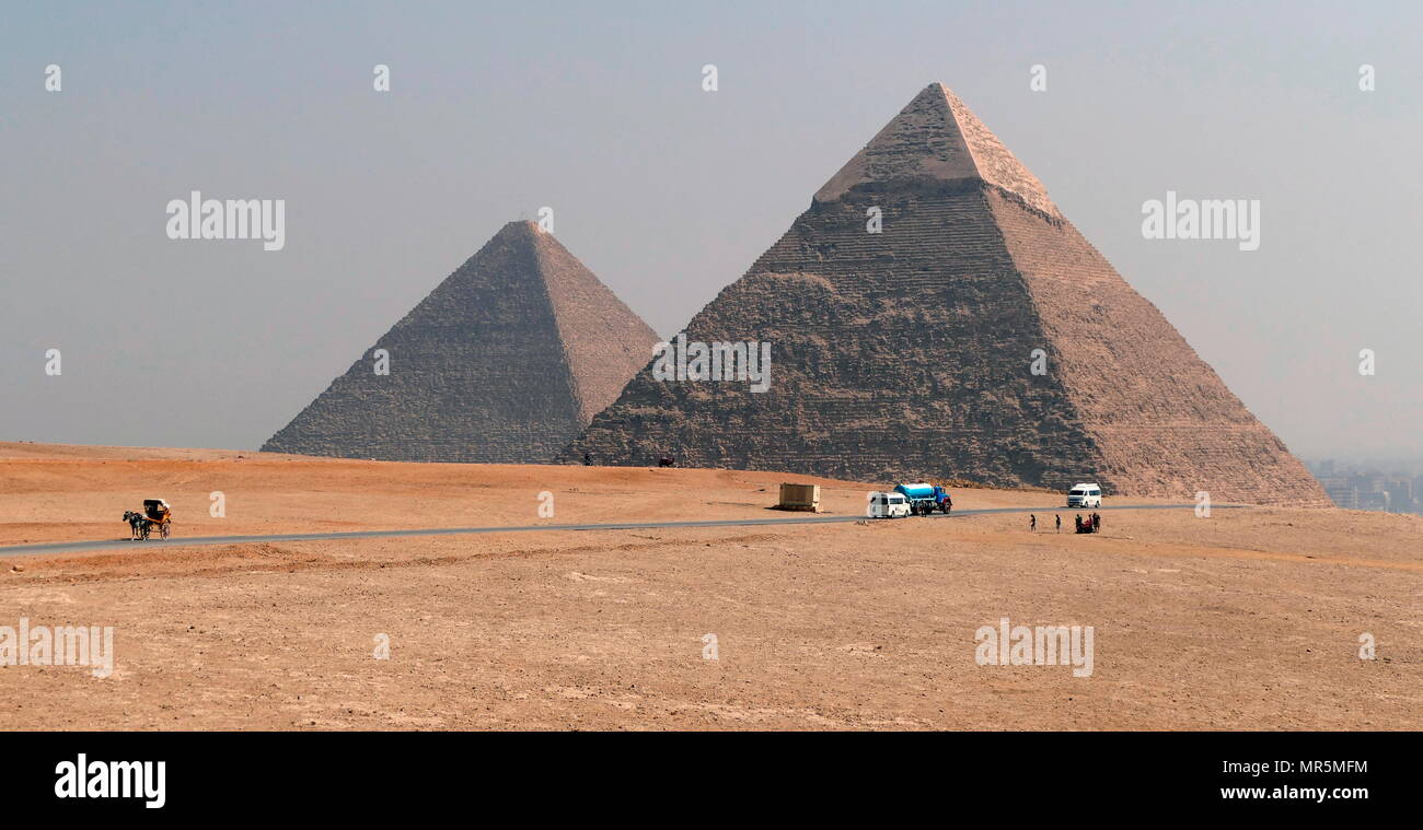 (Left) Pyramid of Khafre (Chephren) and Right, the Great Pyramid of ...