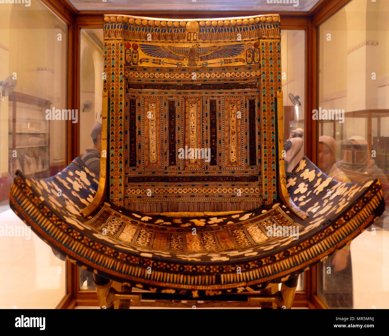 King tutankhamen stool hi-res stock photography and images - Alamy