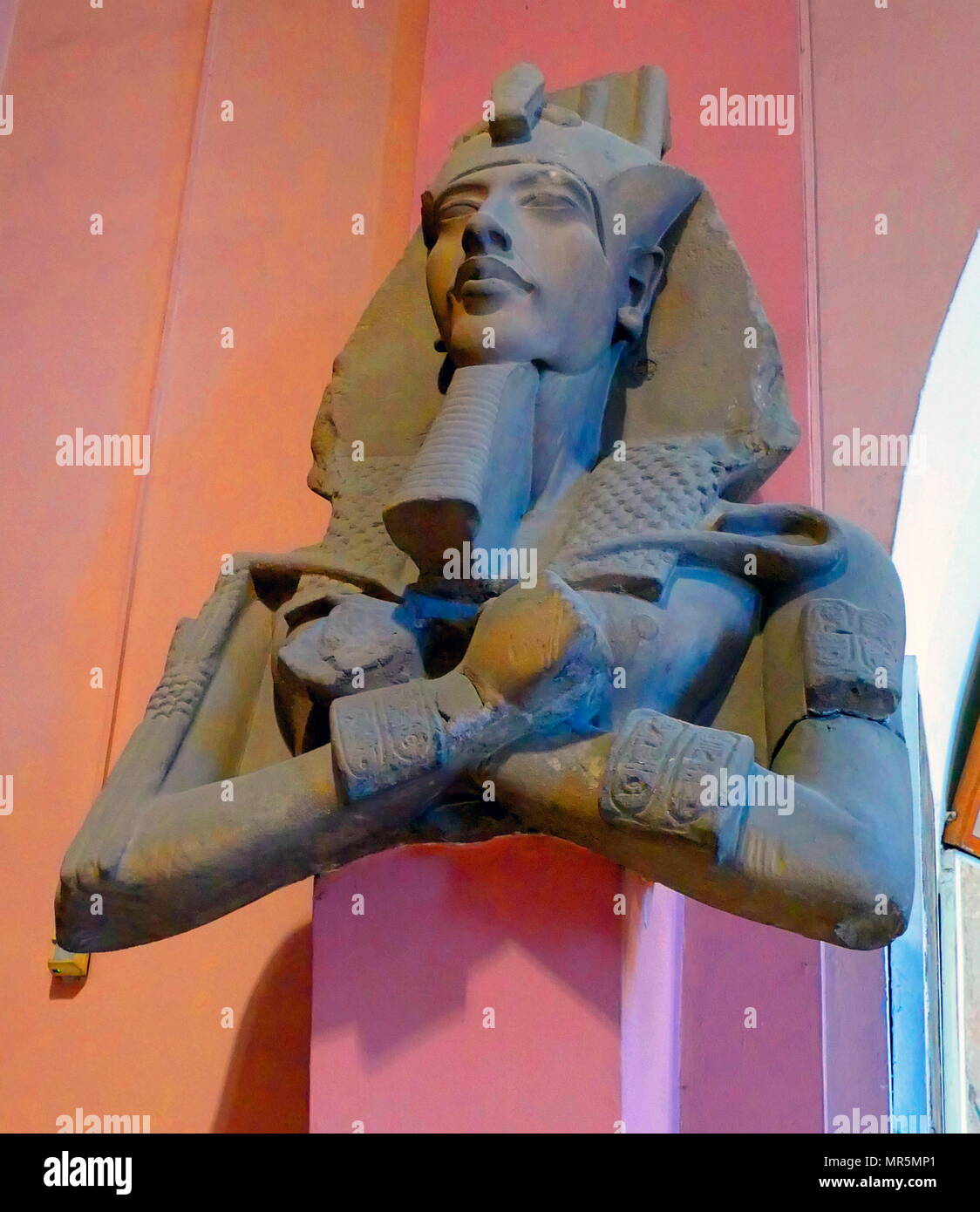 Colossal statue akhenaten karnak hi-res stock photography and images ...