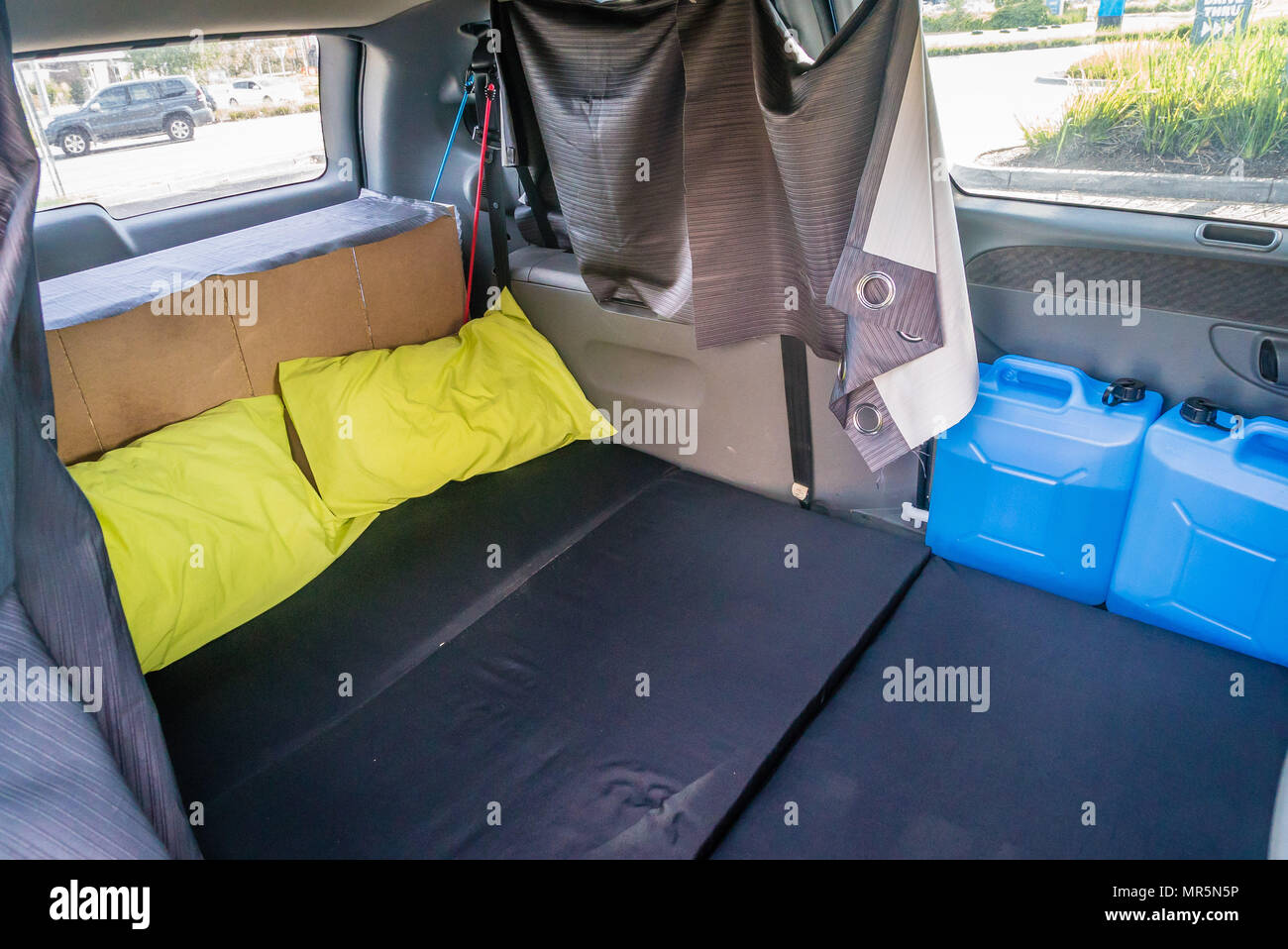 Family minivan hi-res stock photography and images - Alamy