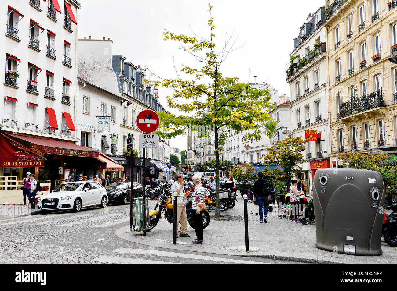 Place des abbesses montmartre paris hi-res stock photography and images ...