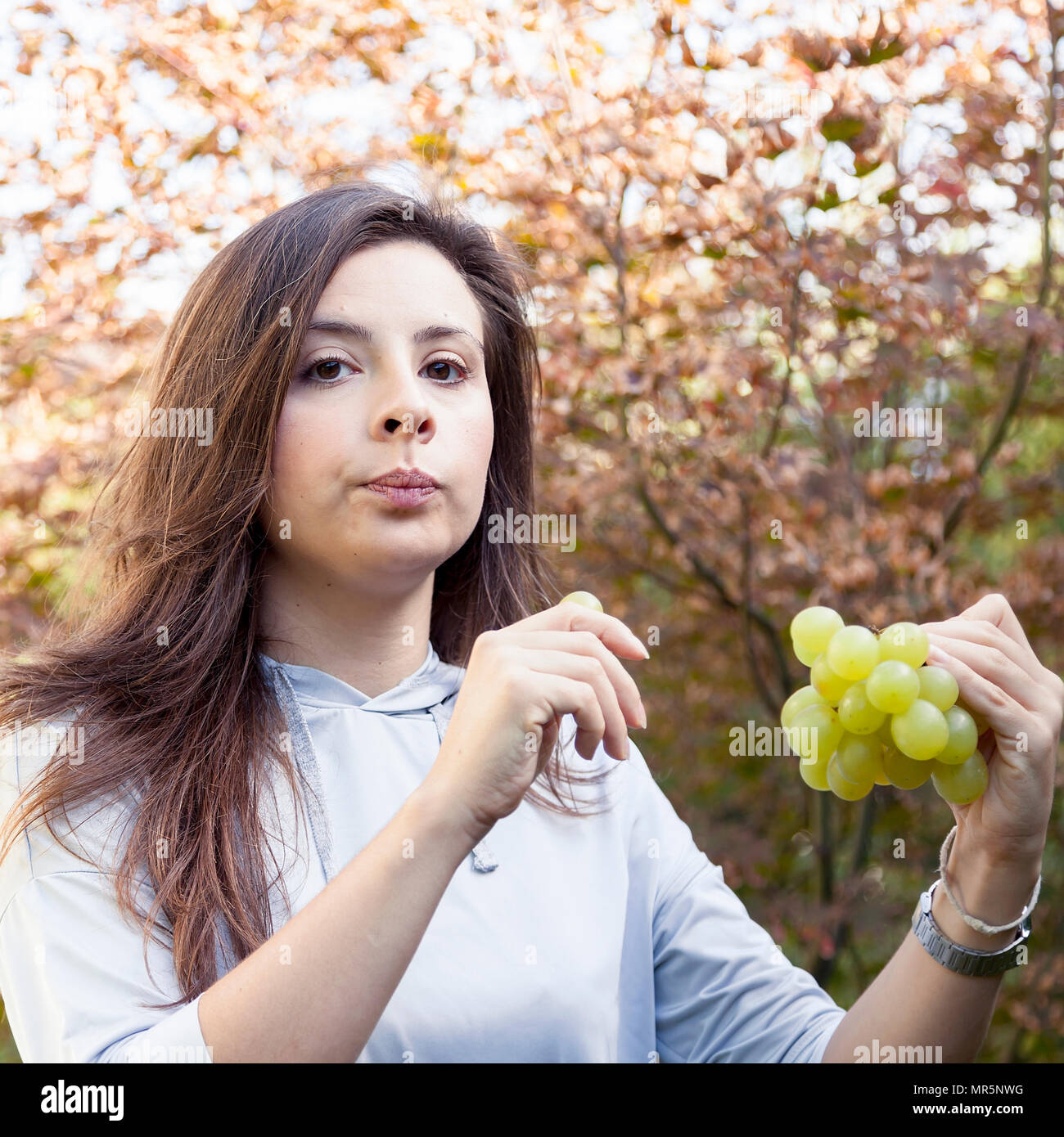 Girl eating a bunch of grapes hi-res stock photography and images - Alamy