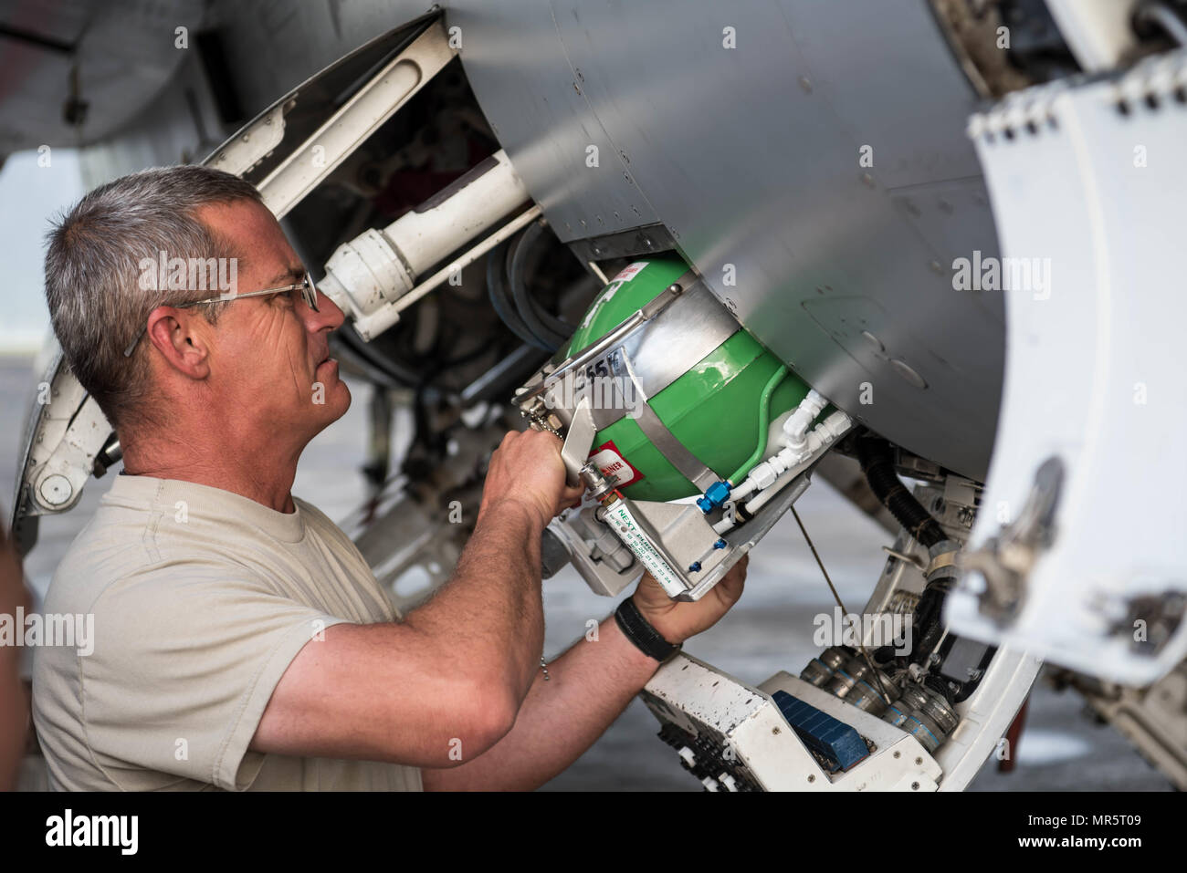 Liquid Oxygen Bottle Stock Photos & Liquid Oxygen Bottle Stock Images ...