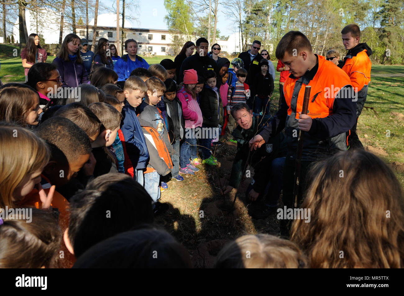Federal forest departments show students from the Kaiserslautern ...