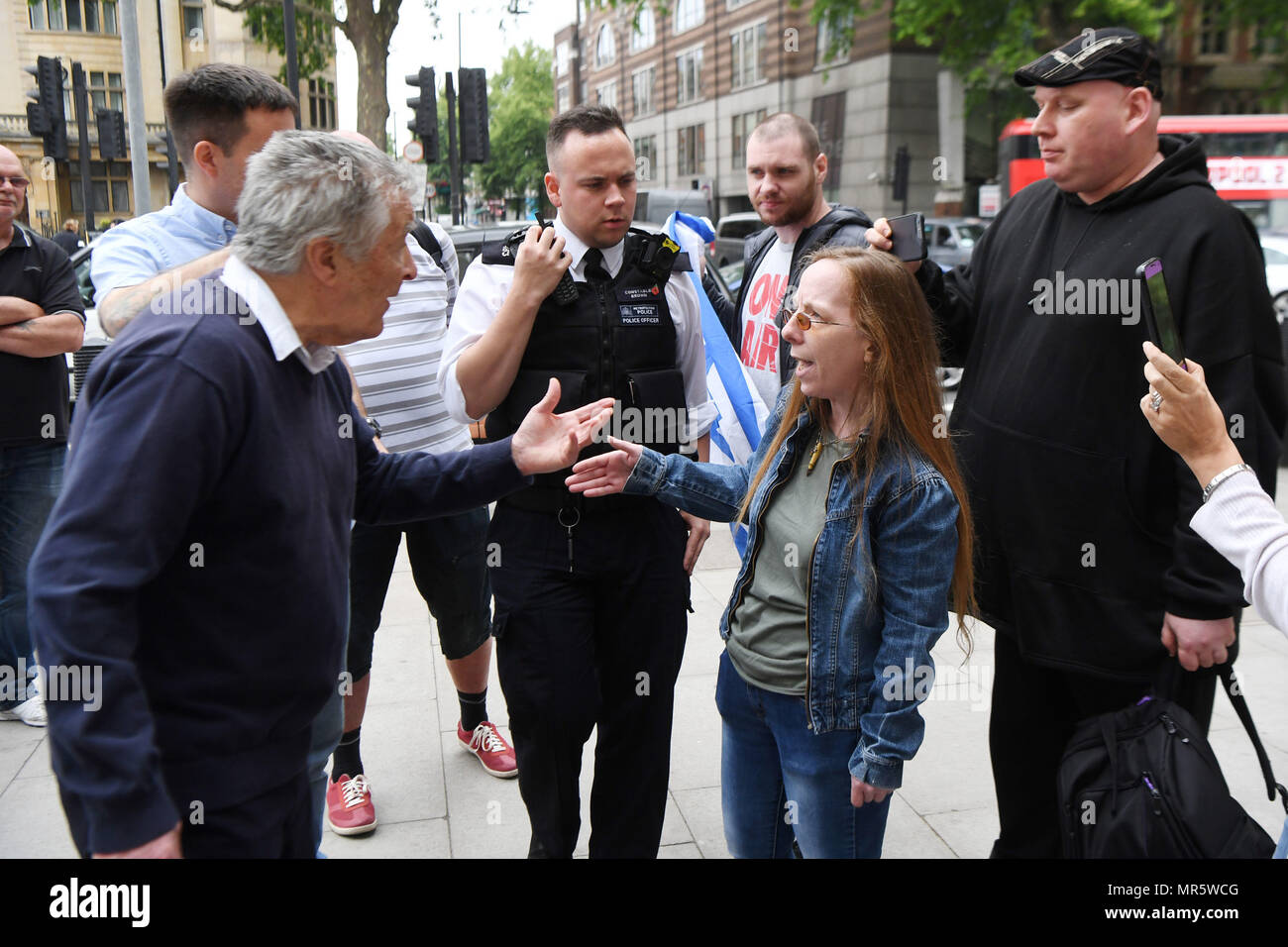 Police officers outside westminster magistrates court hi-res stock ...
