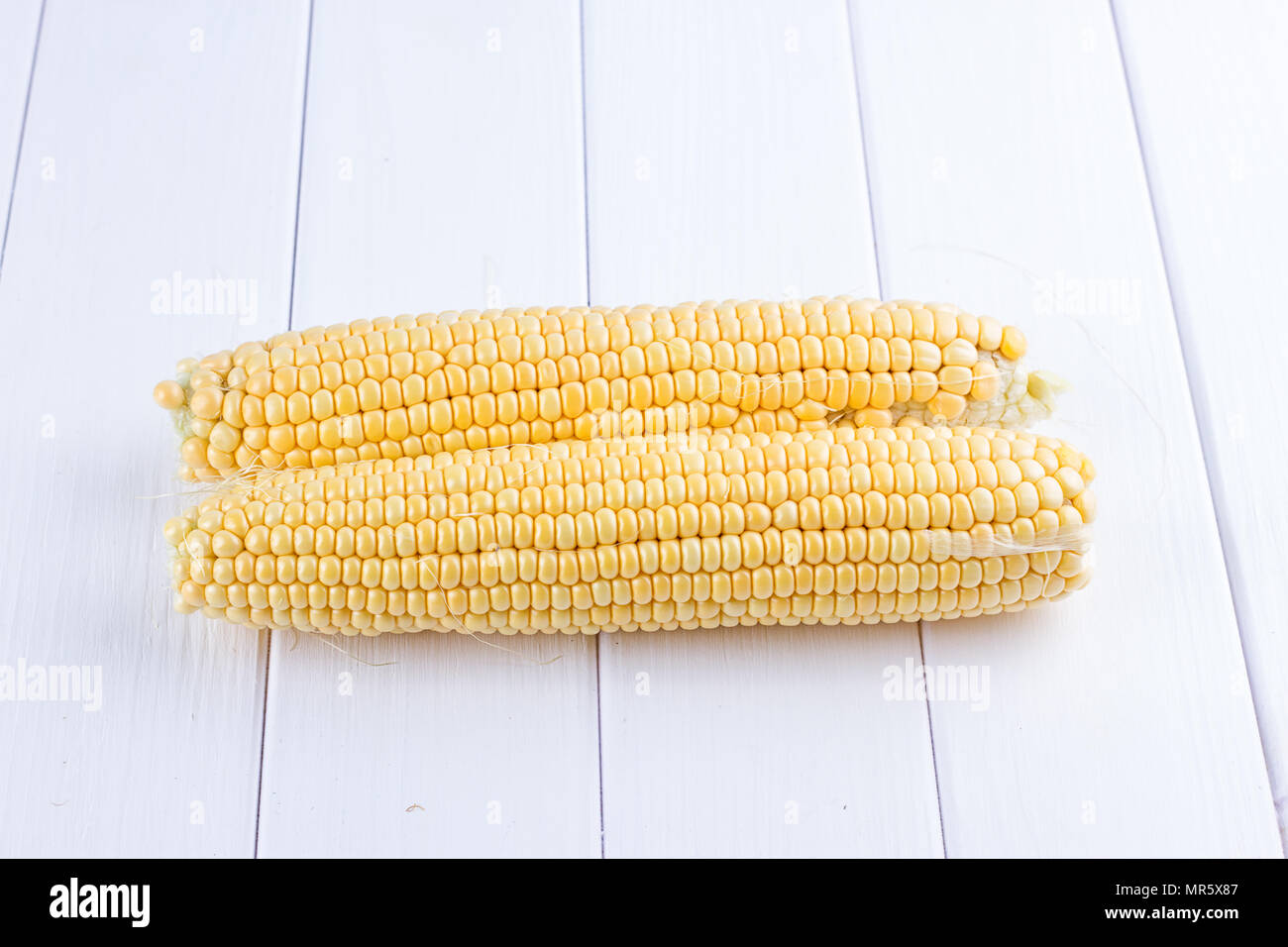 White maize cobs hi-res stock photography and images - Alamy