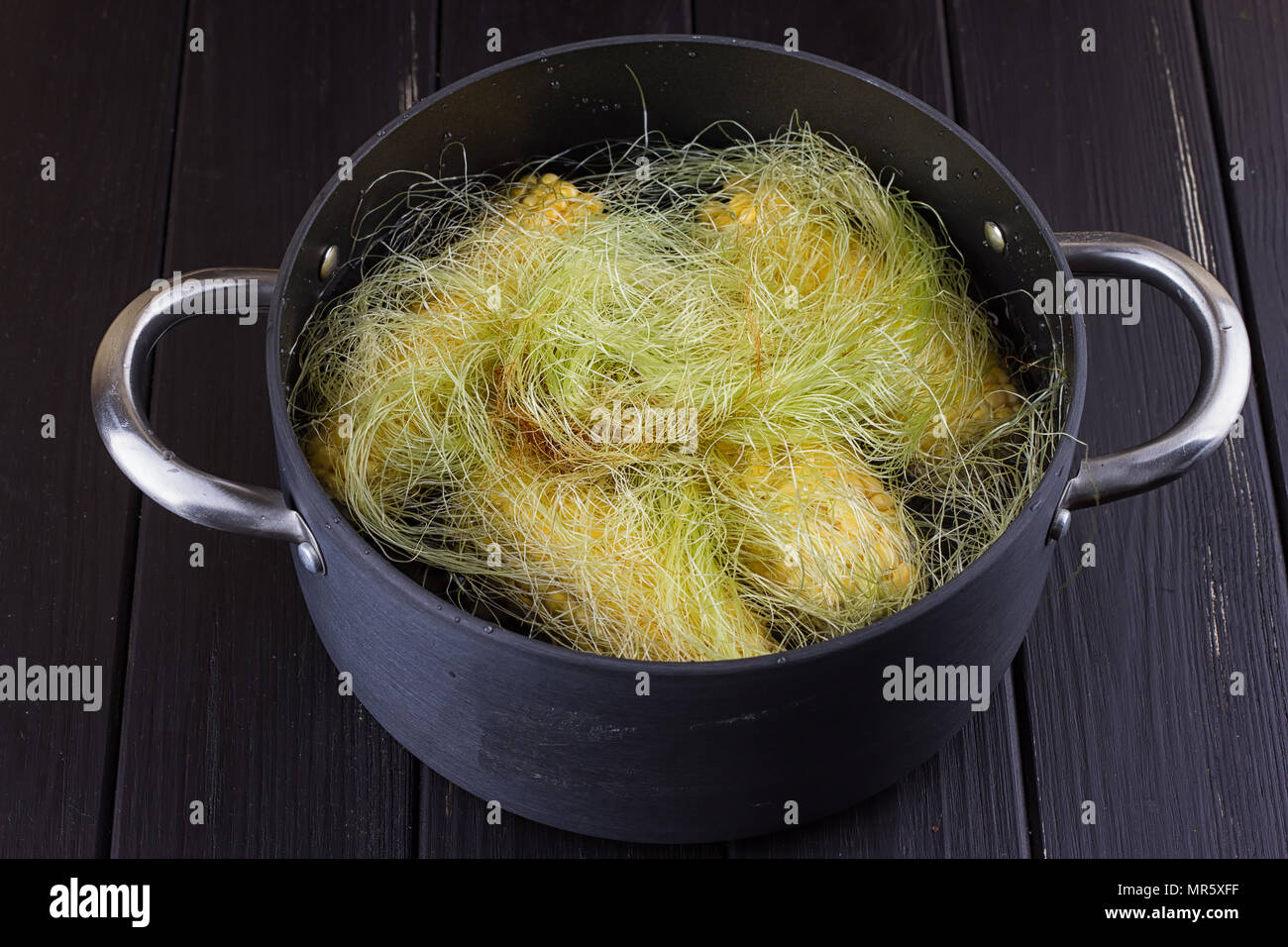 Corn on the cob boiling in a pot Stock Photo - Alamy