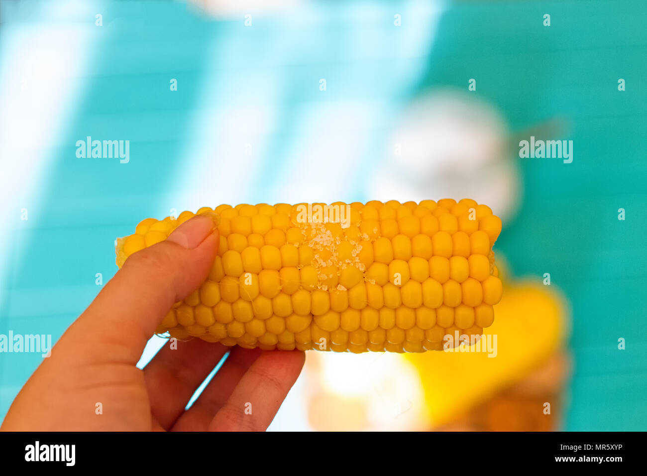 Hand holding corn on the cob hi-res stock photography and images - Alamy