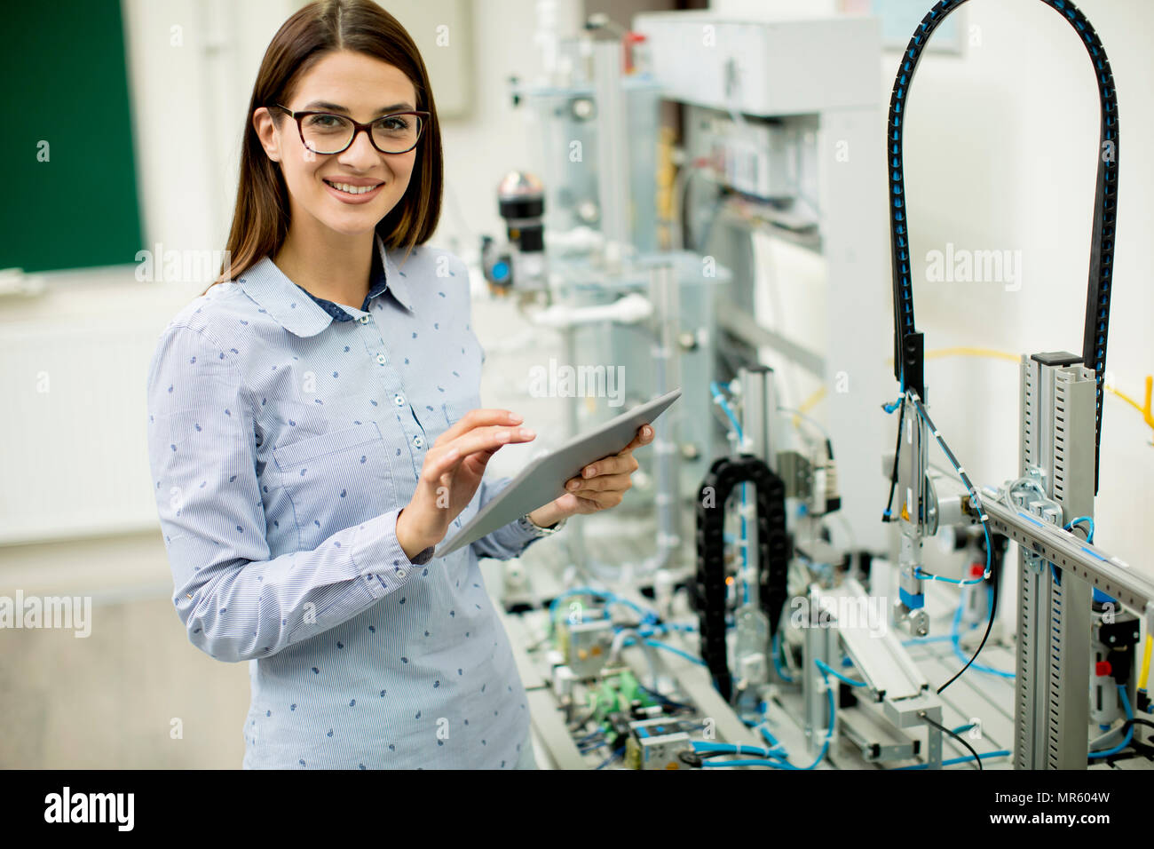Female electronic engineer hi-res stock photography and images - Alamy