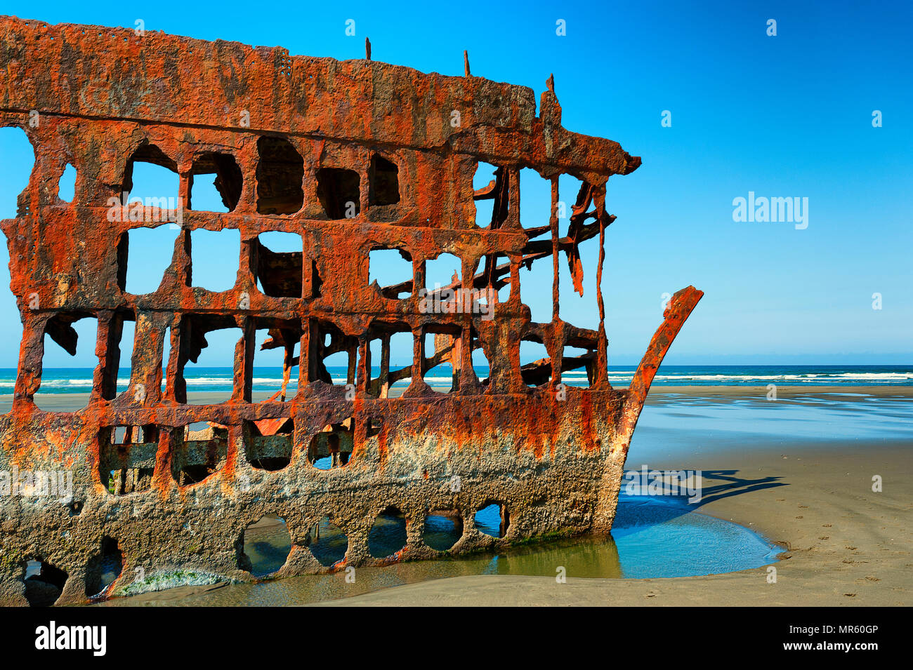The Remains of the Peter Iredale ship that wrecked off the oregon coast ...