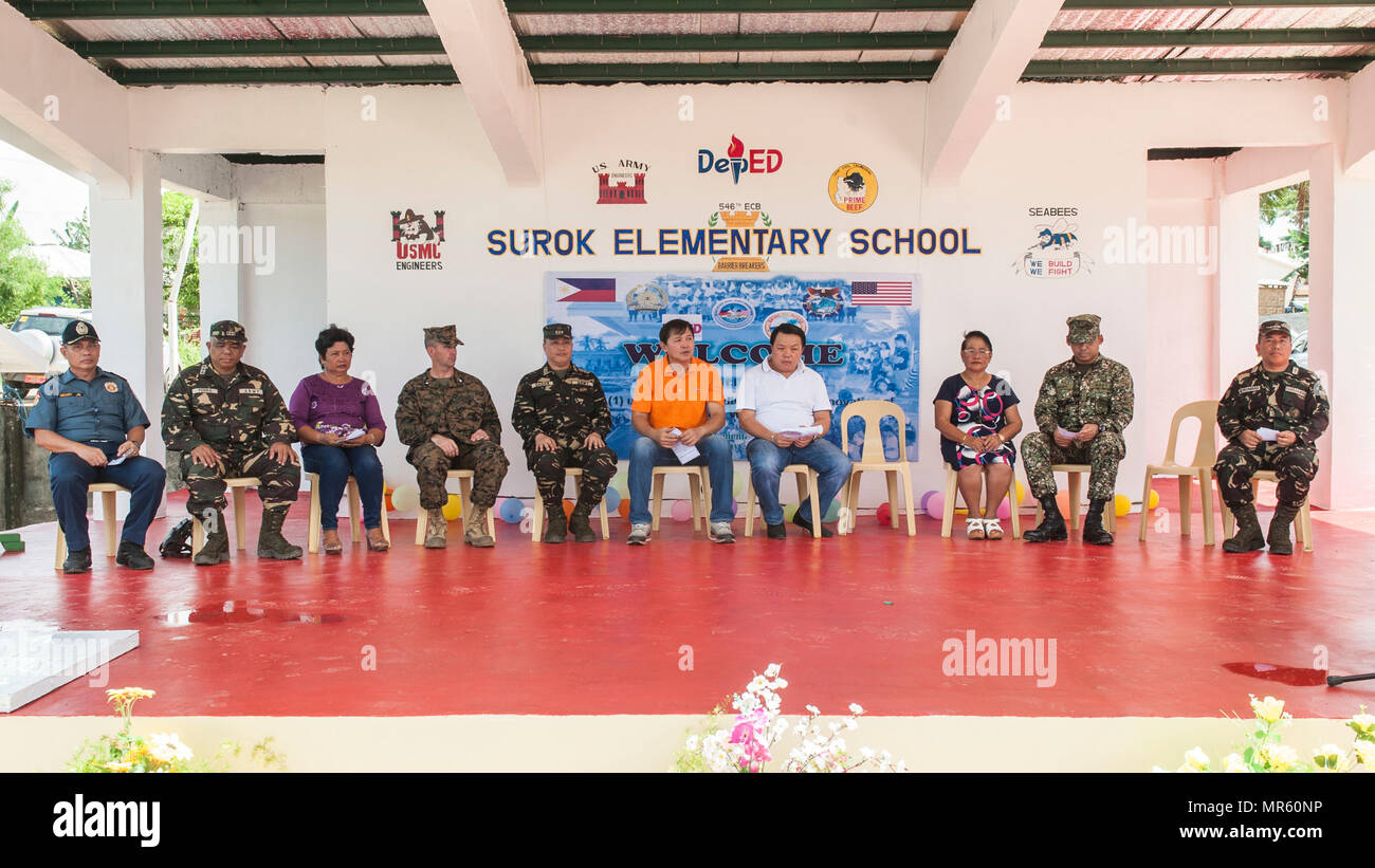 Philippine and U.S. service members, and Guiuan city officials ...