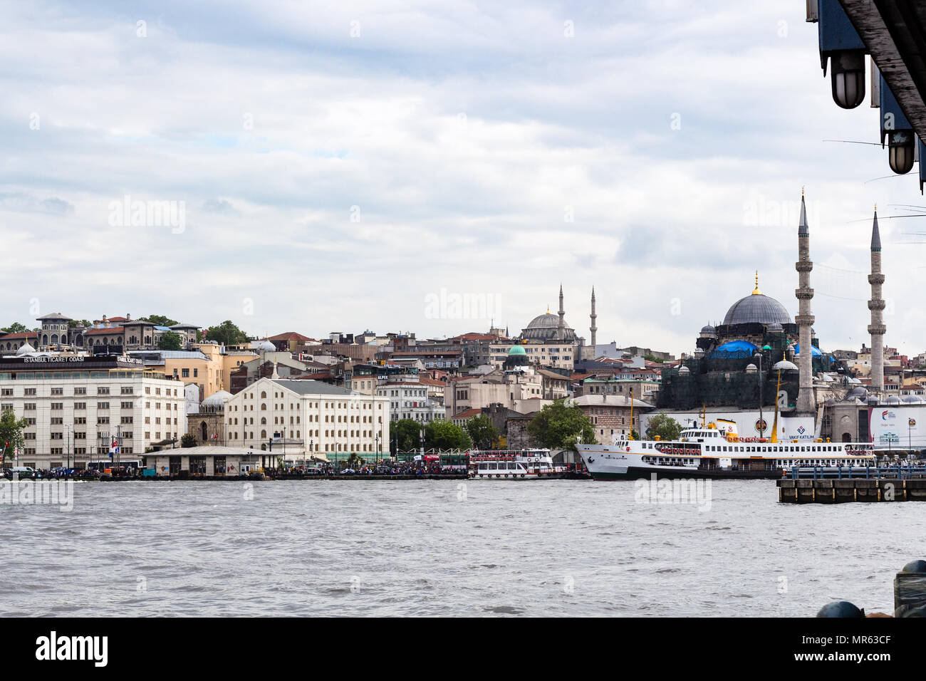 Istanbul ships in harbour hi-res stock photography and images - Alamy