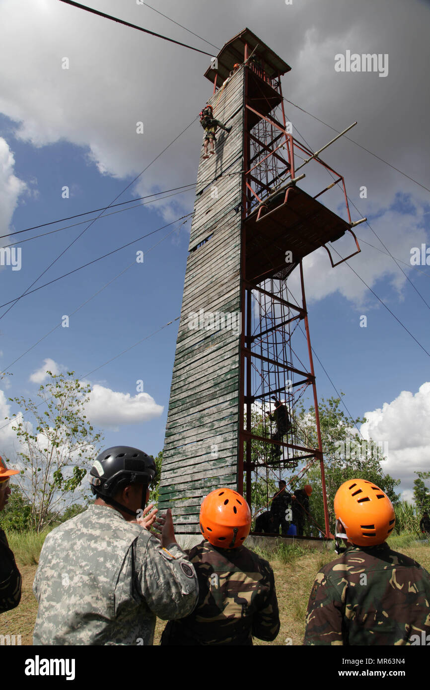Philippine Soldiers rescue injured personnel from a multistory training ...