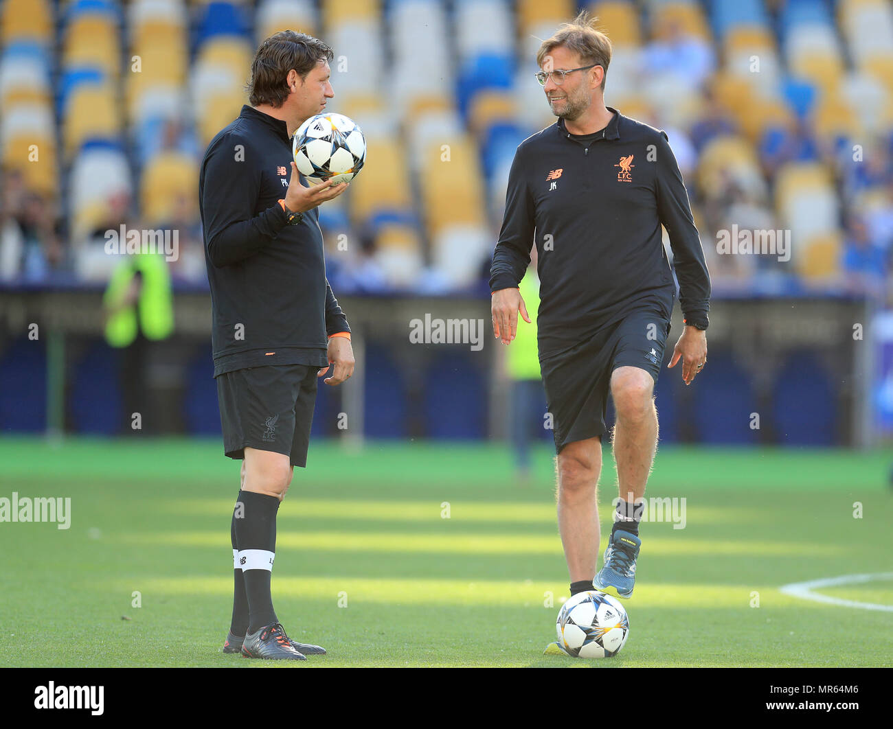 Liverpool assistant coach peter krawietz hi-res stock photography and ...