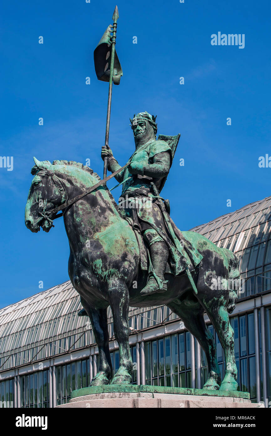 Bavarian state chancellery and equestrian statue of otto von wittelsbach hi-res stock ...