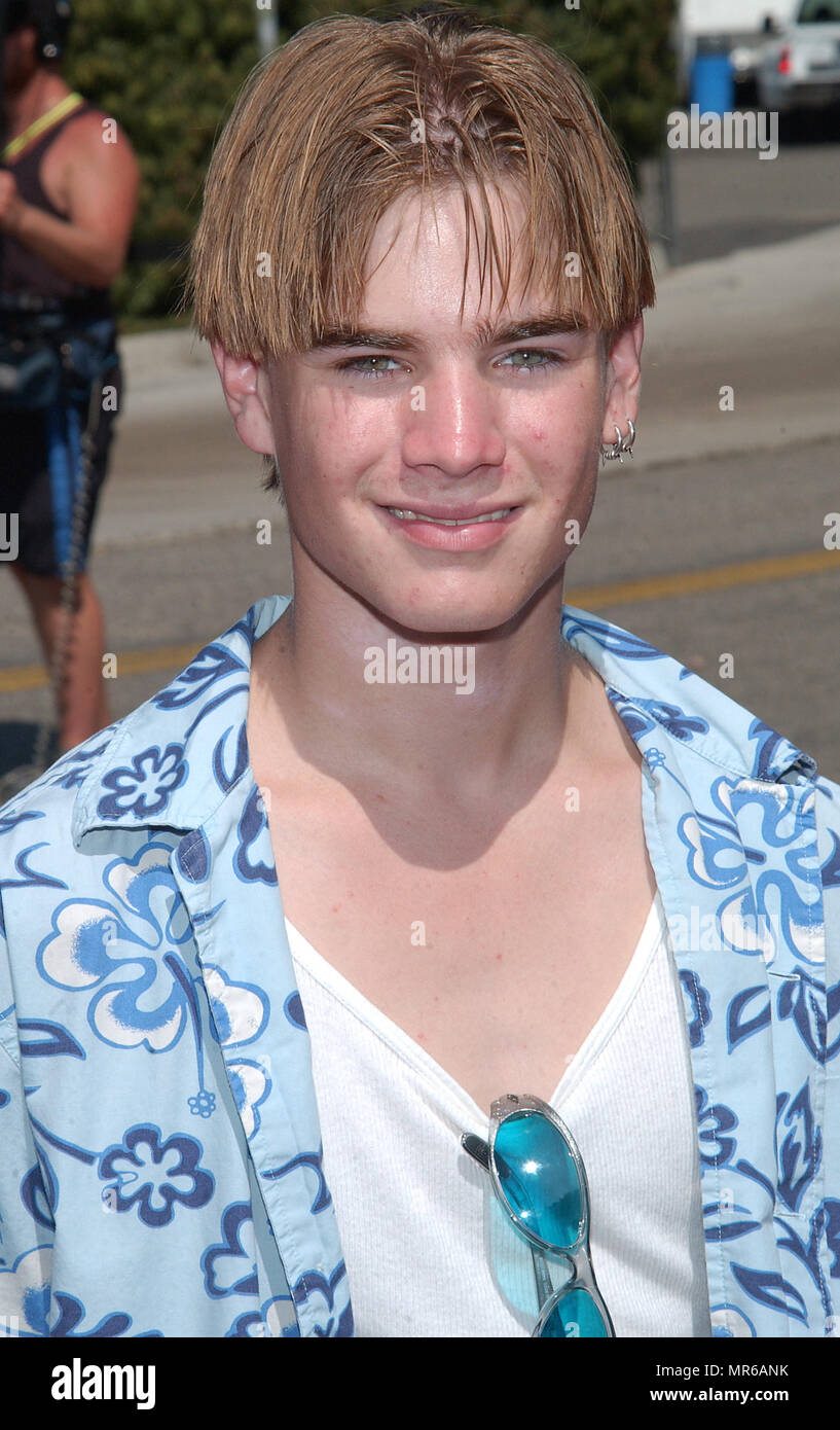 arrives at the Teen Choice Awards 2002 held at the Universal ...