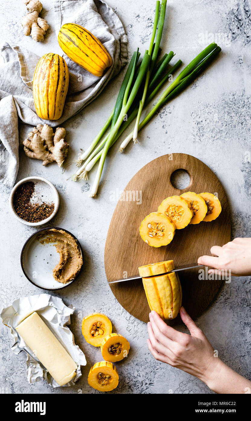 Womans hands slicing delicata squash Stock Photo - Alamy