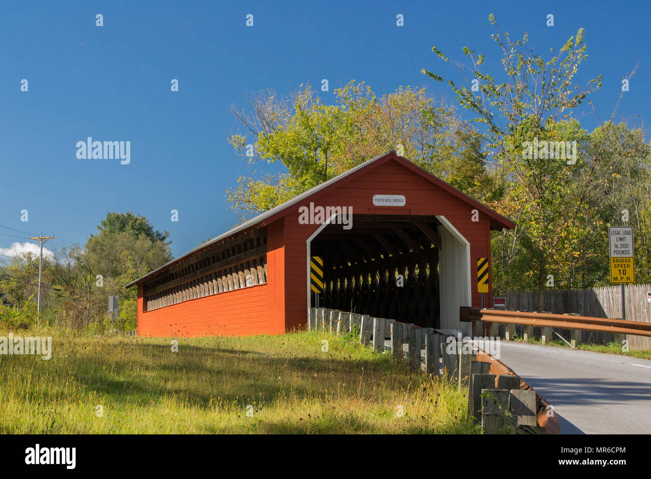 Red Wood Covered Bridge in Vermont Stock Photo - Alamy