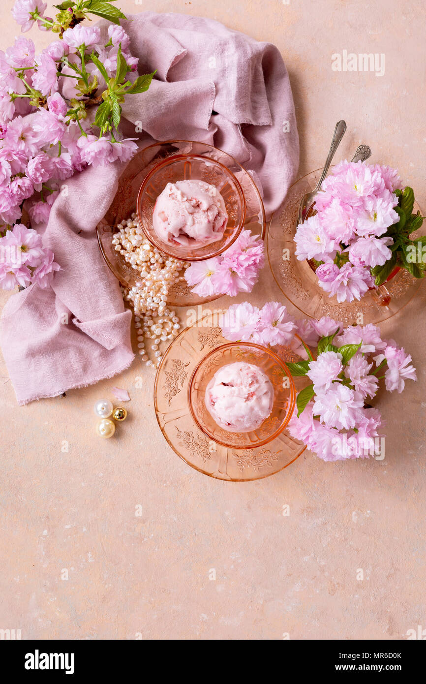 Spring ice cream hi-res stock photography and images - Alamy