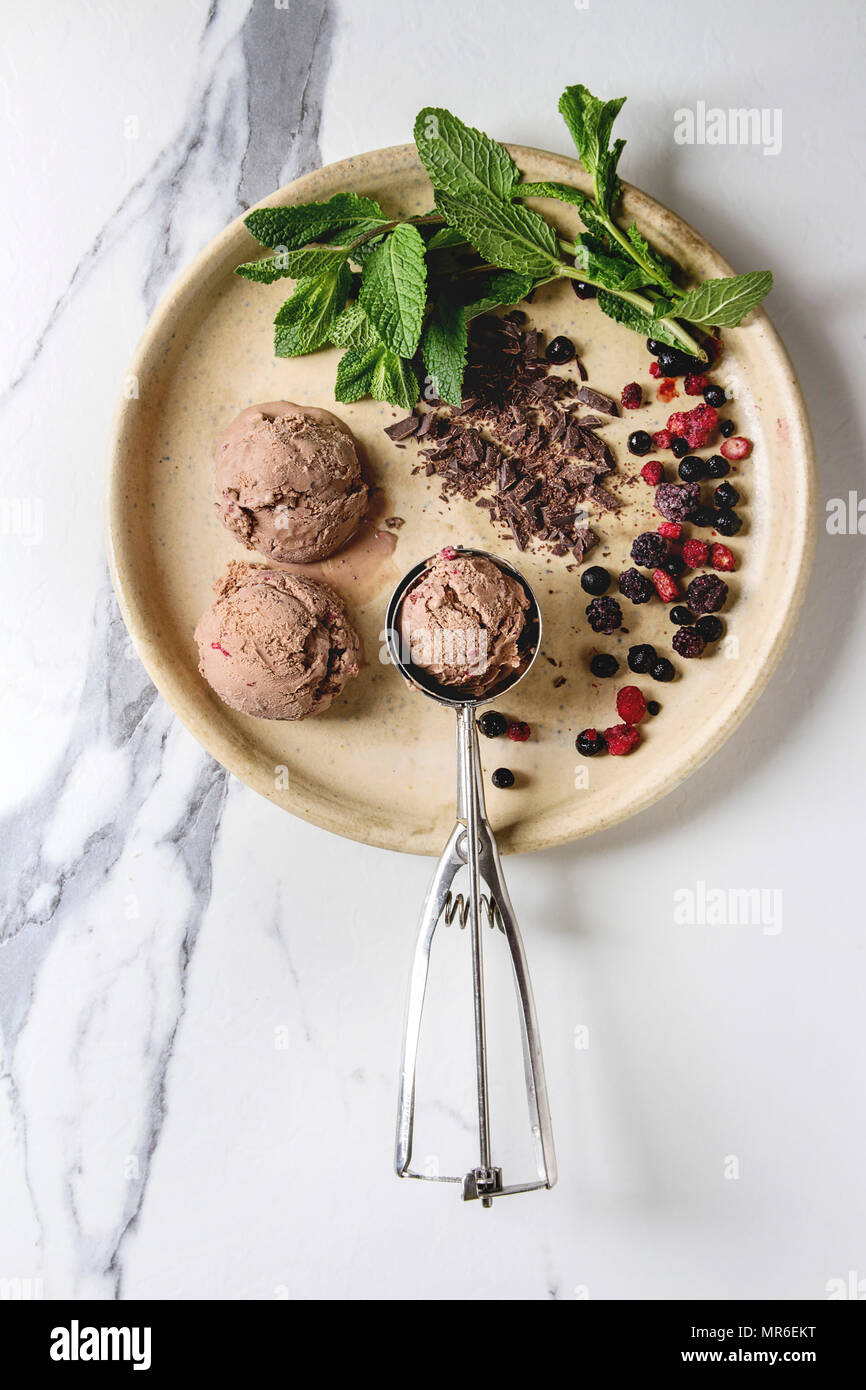 White Ceramic Plates For Ice Creams