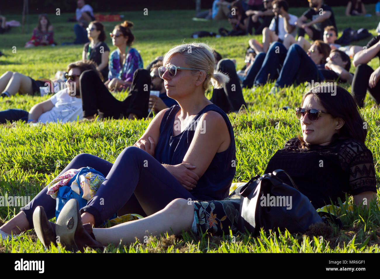 Concert on grass hi-res stock photography and images - Alamy