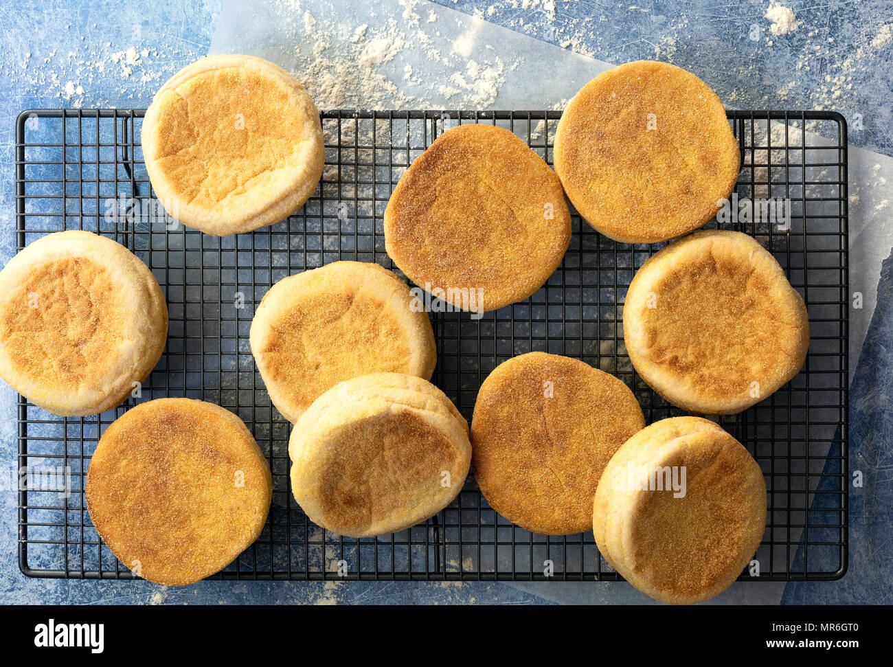 Wire rack hi-res stock photography and images - Alamy