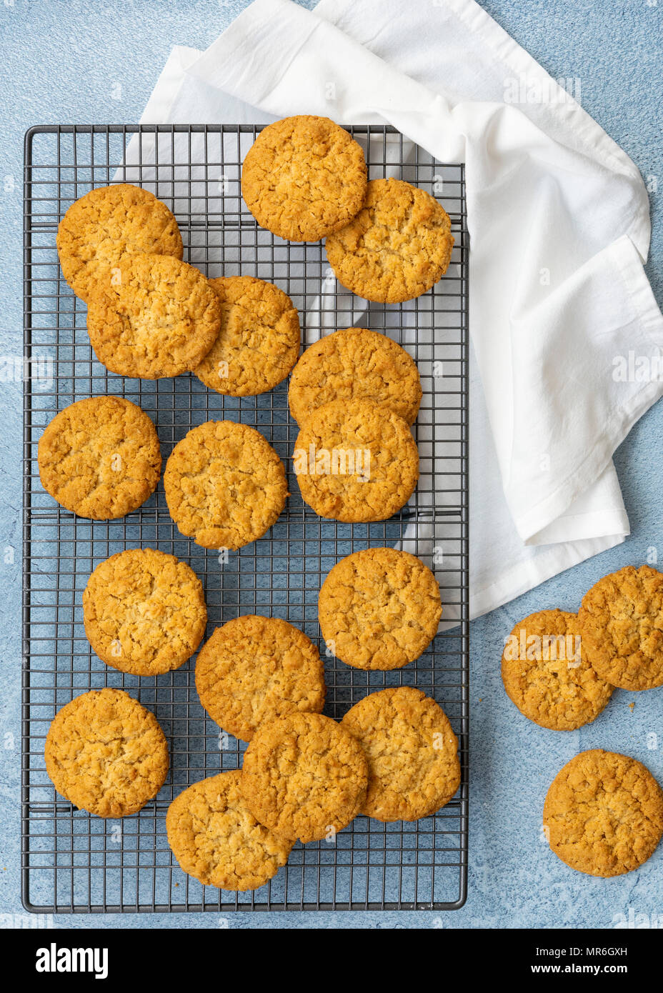Biscuits cooling rack white hi-res stock photography and images - Alamy