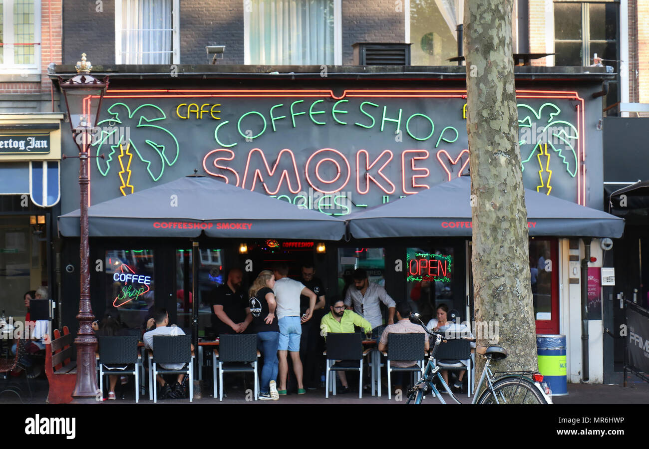 Smokey coffee shop hi-res stock photography and images - Alamy
