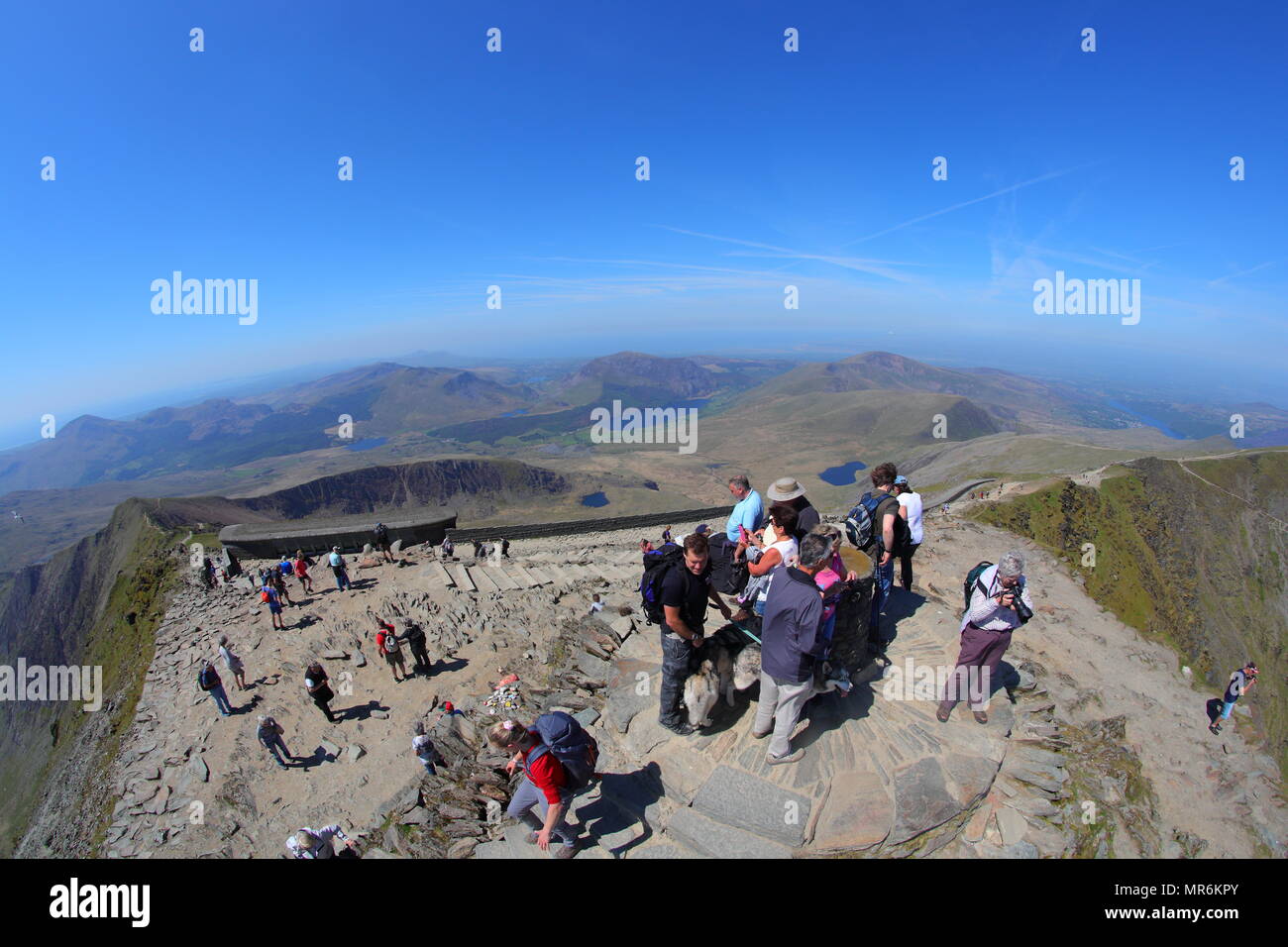 Snowdon Summit - North Wales Tourist Hotspot Stock Photo - Alamy