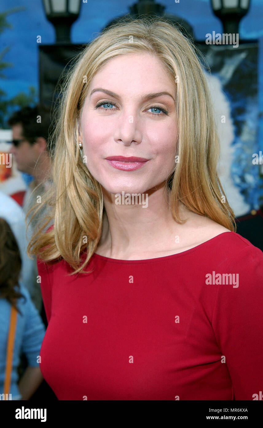 Elizabeth Mitchell arriving at the Santa Clause 2 premiere at the El ...