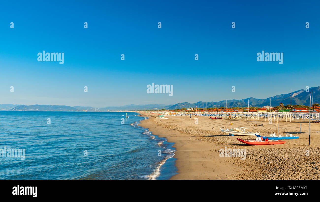 amazing versilia beach on sunrise Stock Photo - Alamy