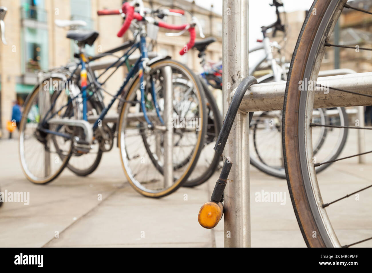 Bicycle chained to pole hi-res stock photography and images - Alamy