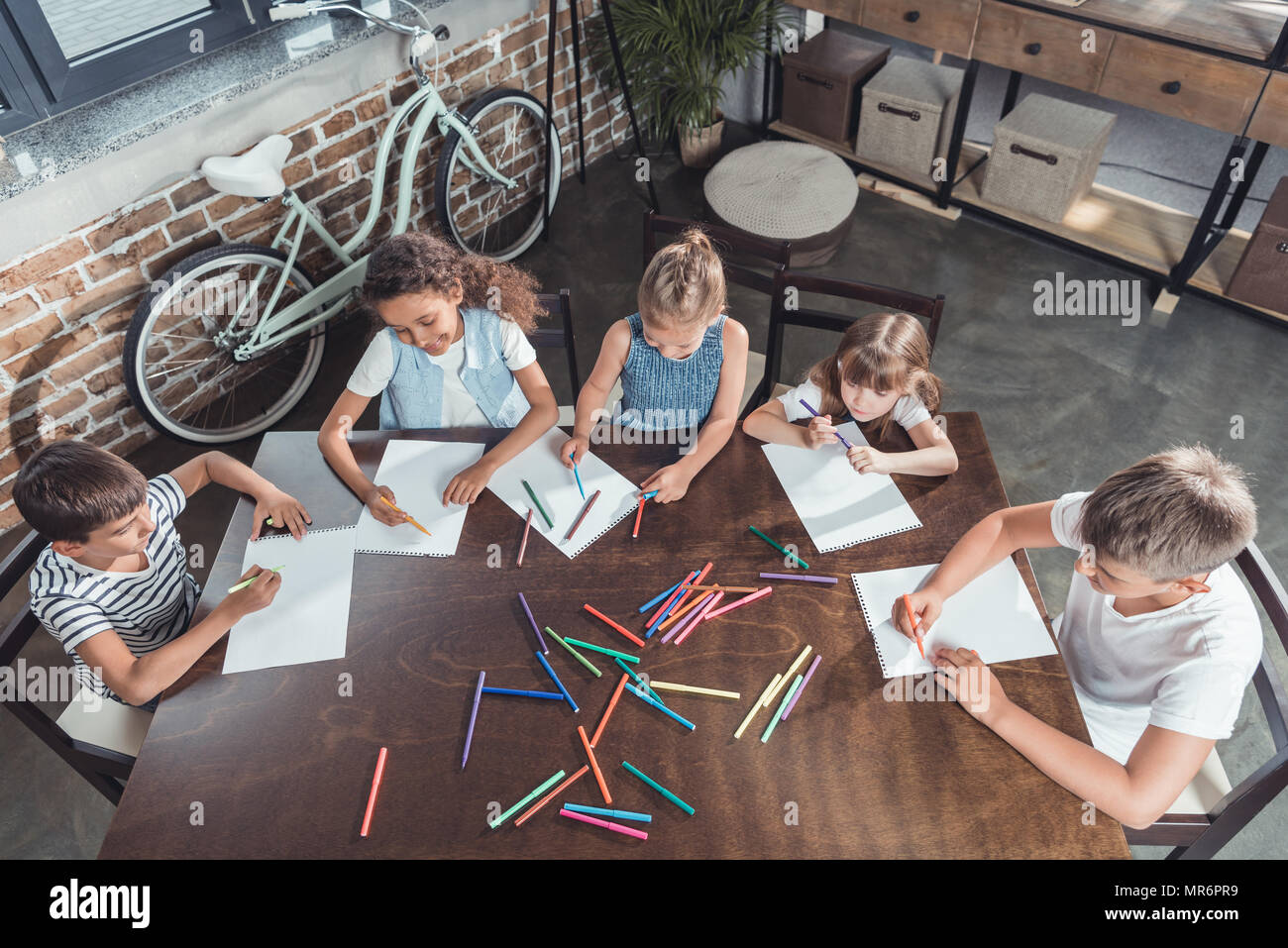 Group overhead children kids hi-res stock photography and images - Alamy