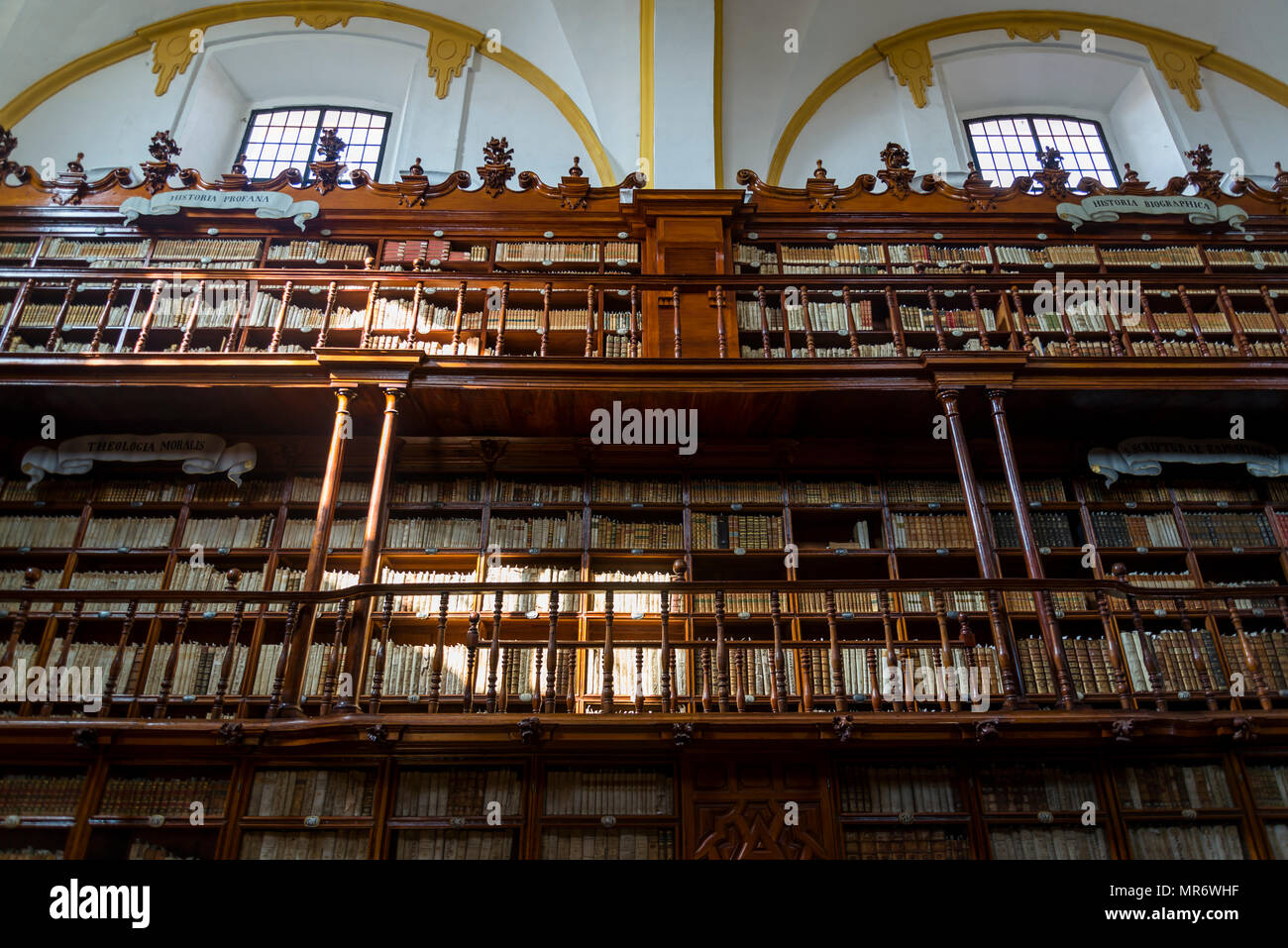 Biblioteca Palafoxiana, the first public library in colonial Mexico ...
