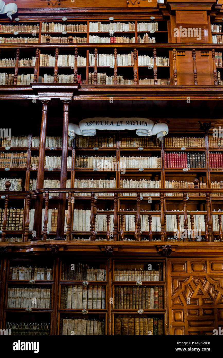 Biblioteca Palafoxiana, the first public library in colonial Mexico ...