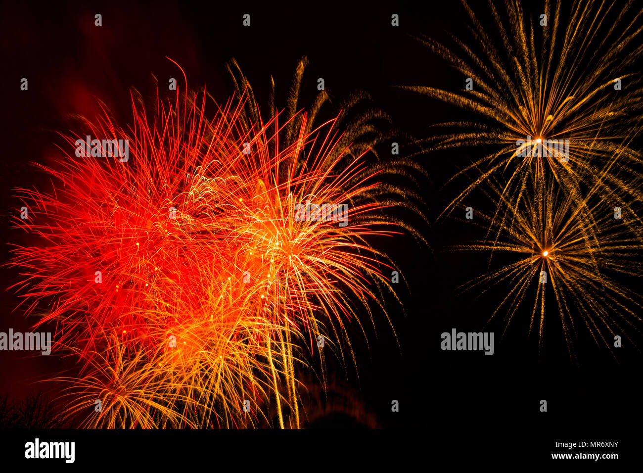 Bonfire night family hi-res stock photography and images - Alamy