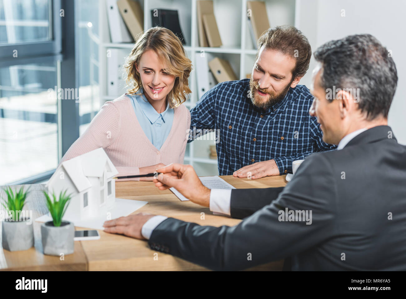 Real estate hi-res stock photography and images - Alamy
