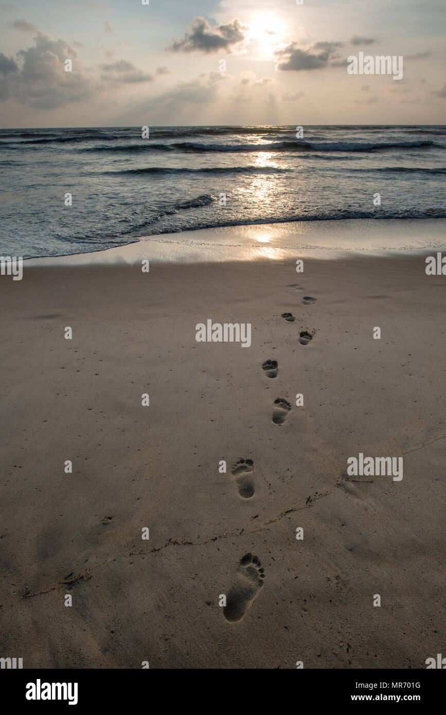 Footsteps on the beach hi-res stock photography and images - Alamy