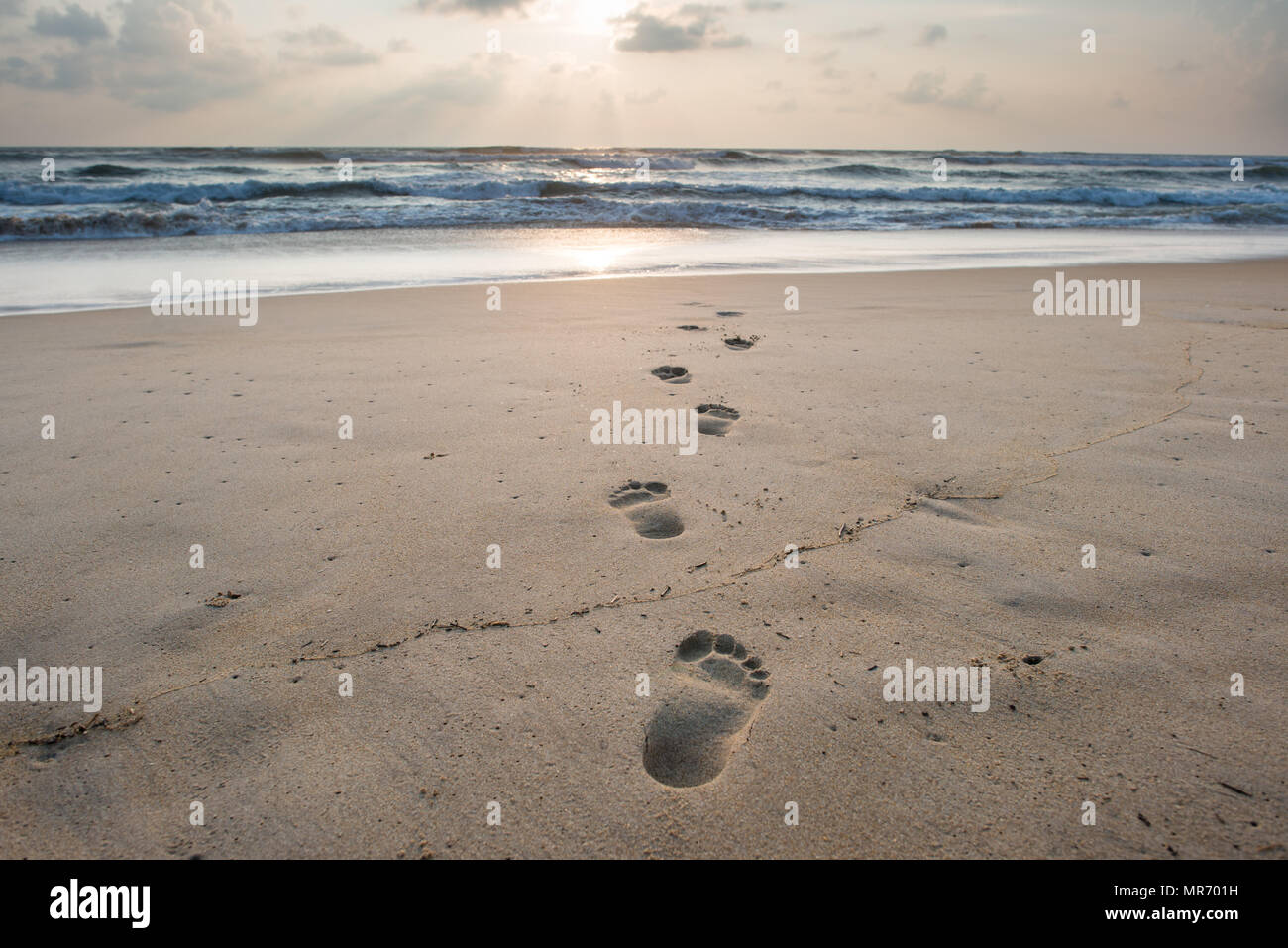 Footsteps on the beach hi-res stock photography and images - Alamy