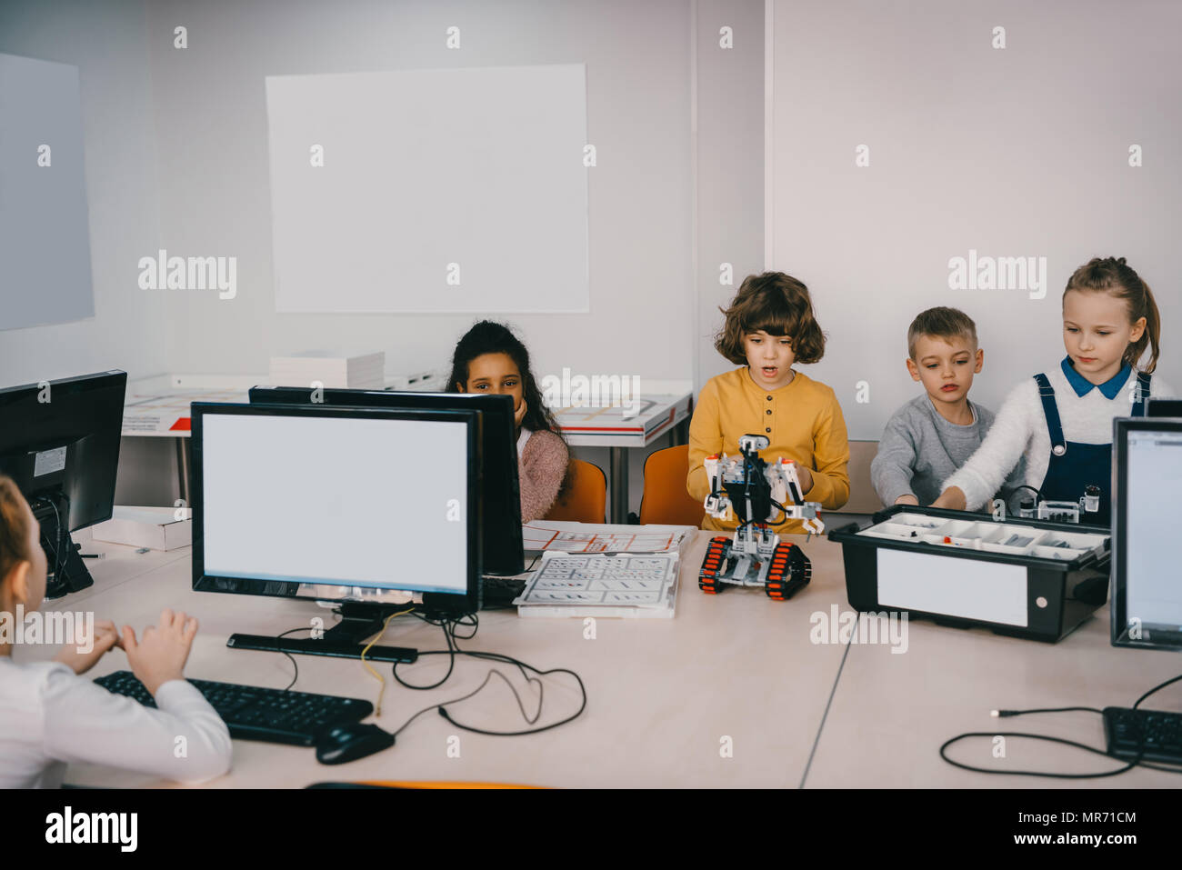 Kids programming hi-res stock photography and images - Alamy