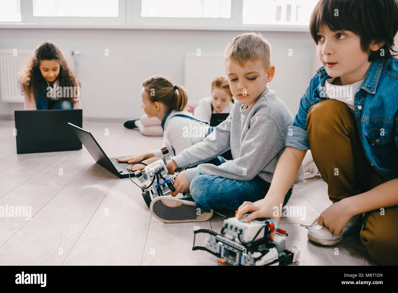 African school girls on laptops hi-res stock photography and images - Alamy