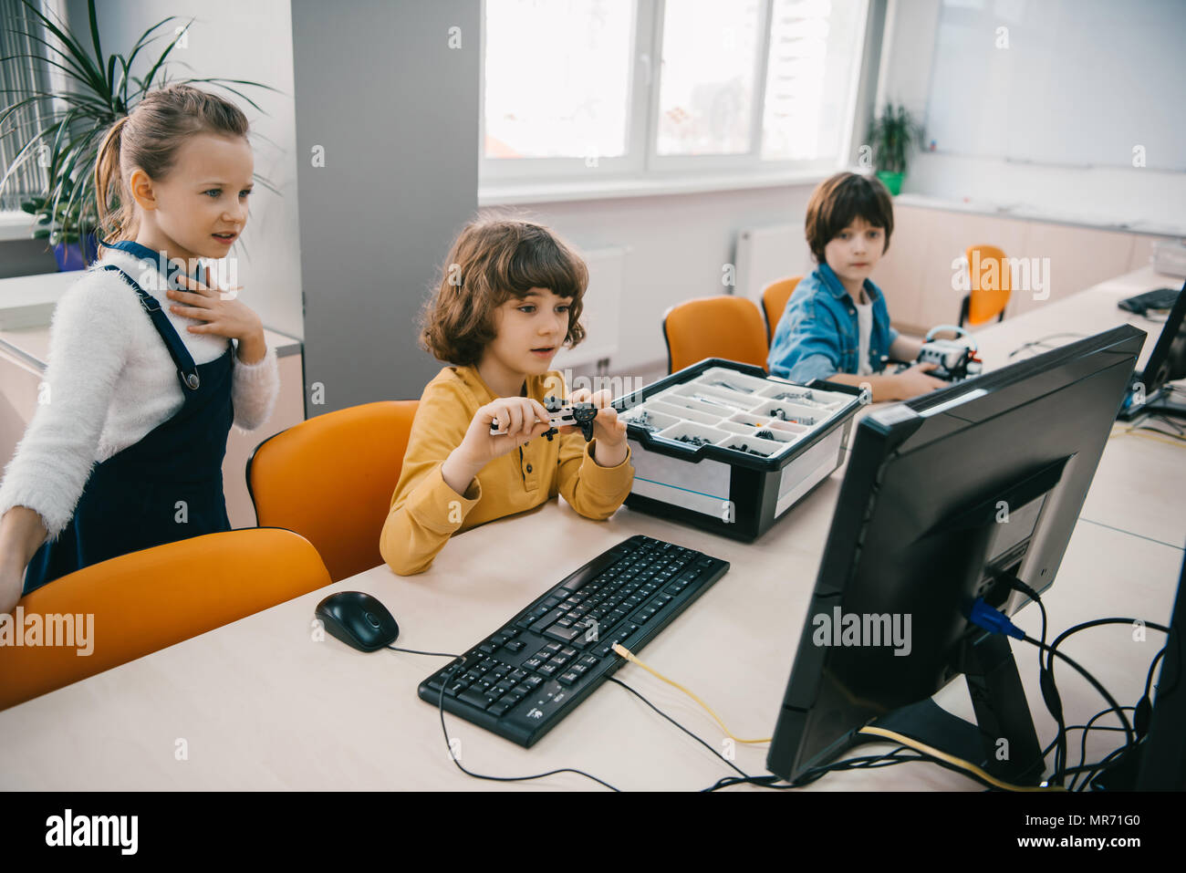Programming robots classroom hi-res stock photography and images - Alamy