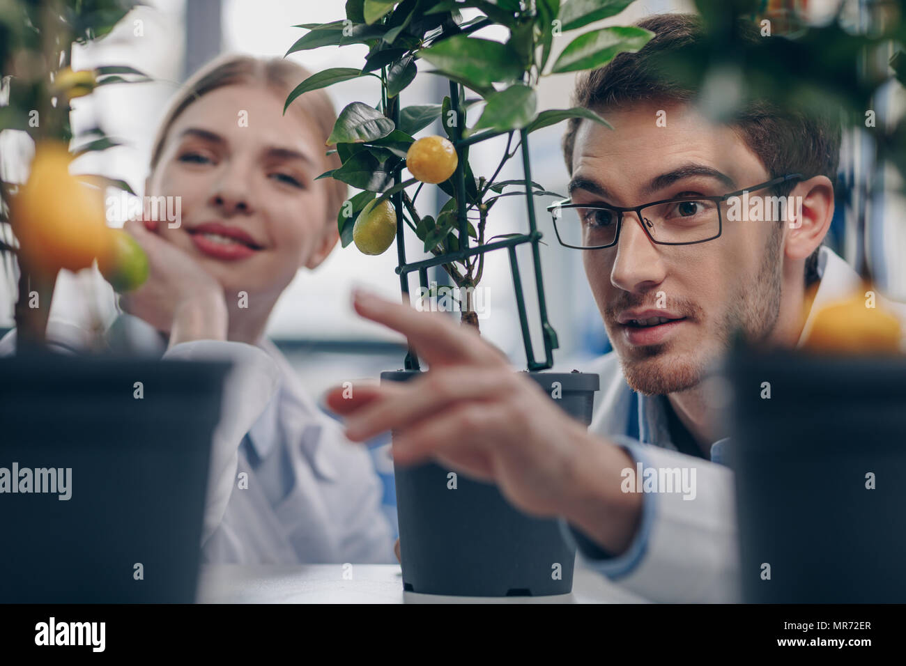 Biologists hi-res stock photography and images - Alamy