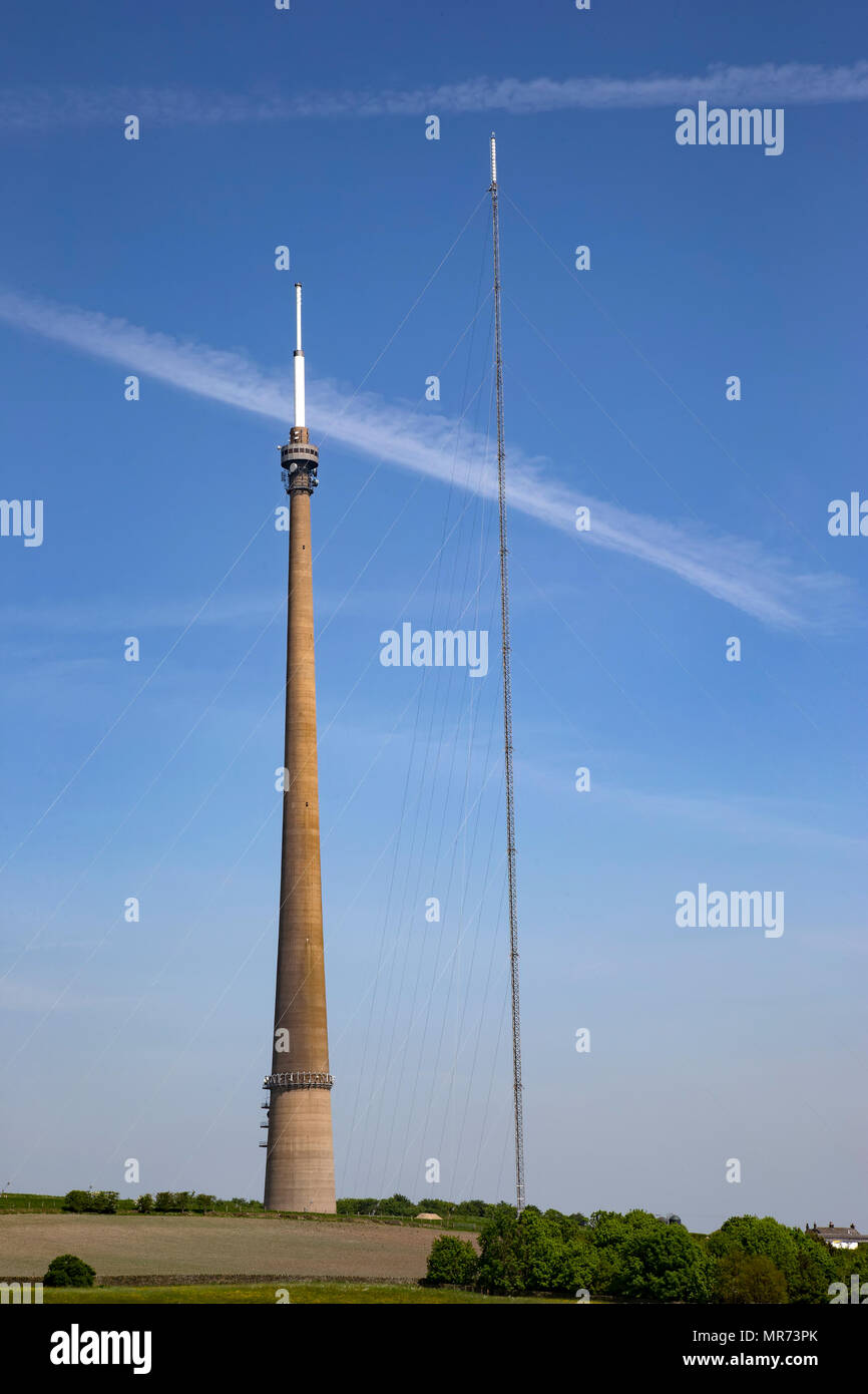 Temporary twin mast hi-res stock photography and images - Alamy