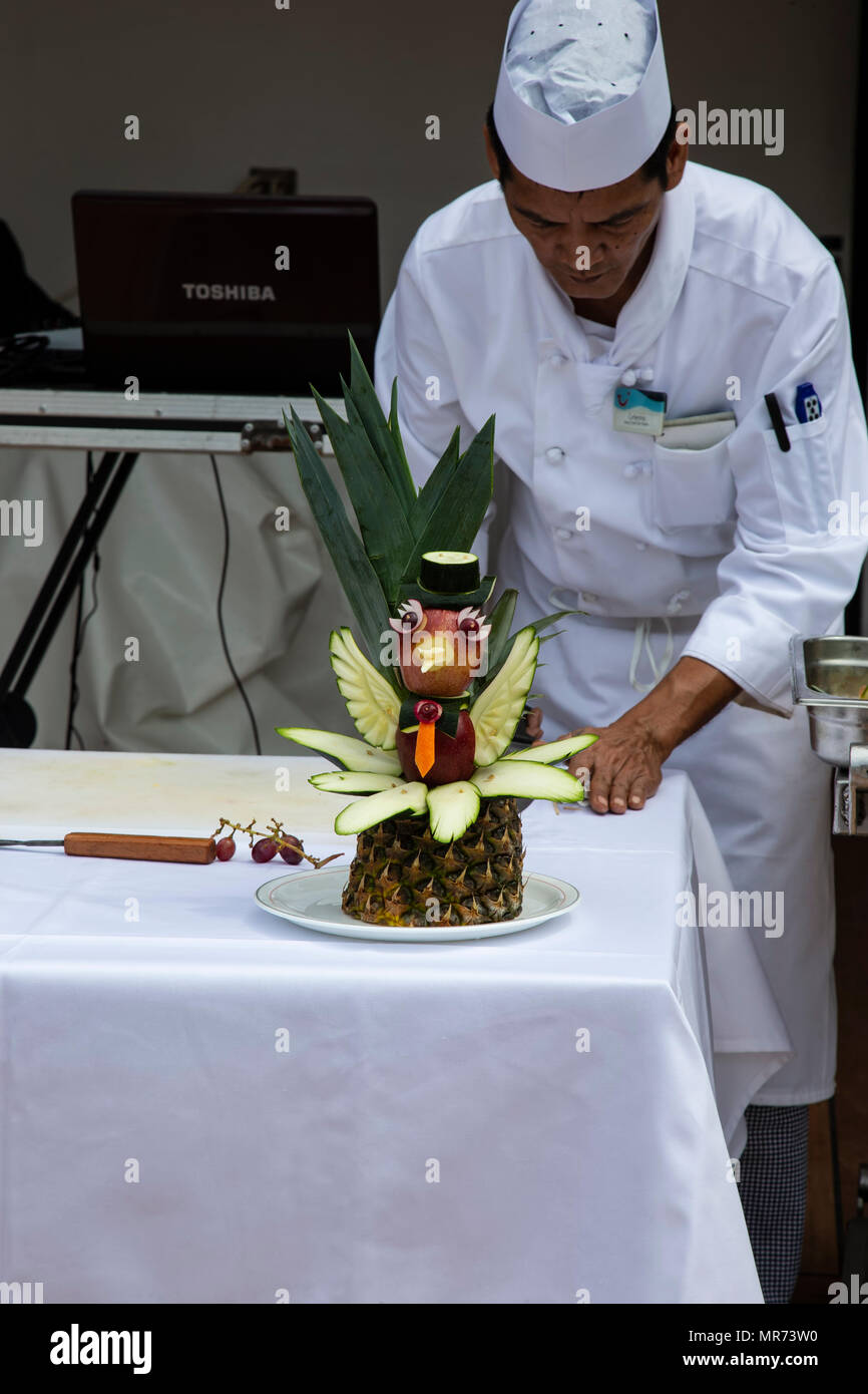 Duck carving hi-res stock photography and images - Alamy