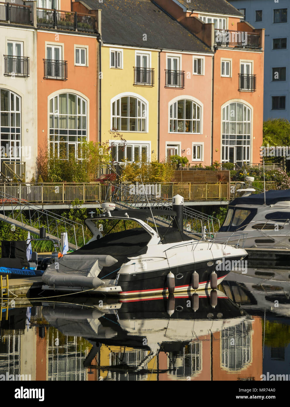 Harbourside apartments hi-res stock photography and images - Alamy